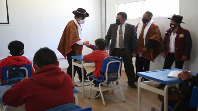 Ministro Cadillo Supervisa Inicio De Clases Semipresenciales En